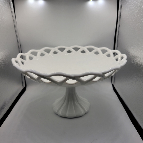 Dining | Elegant White Ceramic Cake Stand | Poshmark